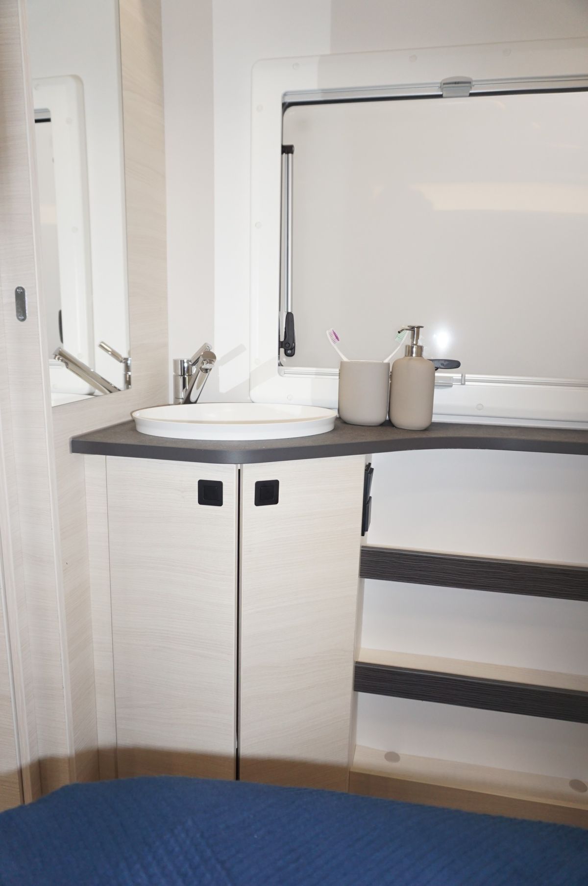 Nieuw - Box Caravans